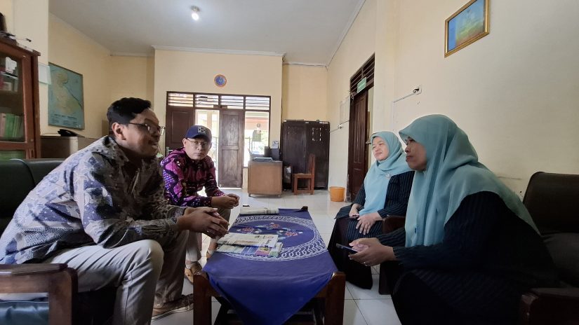 Kenalkan Gerakan Tertib Arsip; Tim Pengabdian D4 PARI SV UGM Audensi dengan Dinas Perpustakaan ...